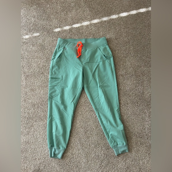 Figs | Pants & Jumpsuits | Figs Jade Zamora Petite Jogger Scrub Pants ...